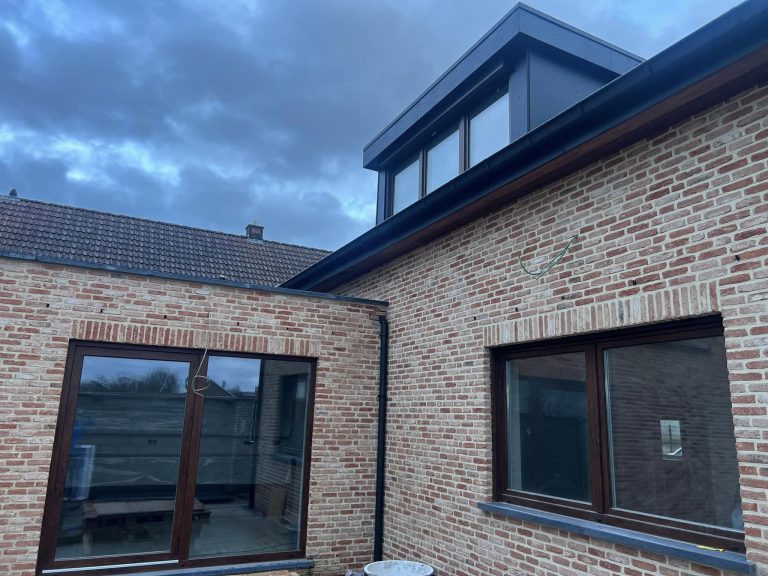 Merchtem: Châssis PVC Salamander 76 triple vitrage • AluGlass Bruxelles